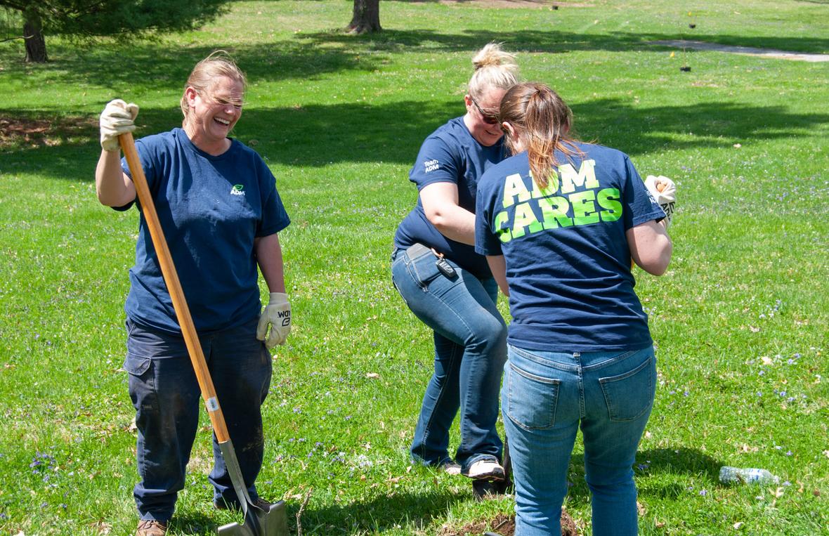 ADM, Living Lands & Waters Team Up for Earth Week Celebration | ADM